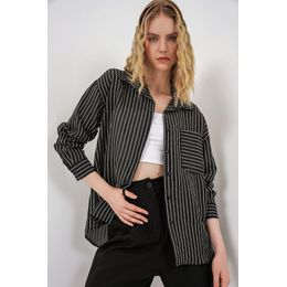 Oversized gestreiftes Langarmhemd mit Tasche