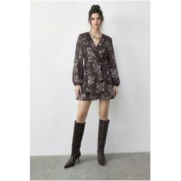 Blumenkleid mit V-Ausschnitt und G&uuml;rtel im Midi-Format