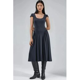 Eingeschnittenes Strick-Midikleid