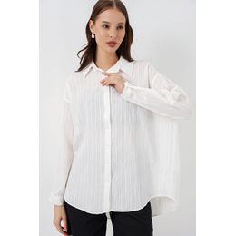Texturiertes gestreiftes oversized Hemd mit Knopfverschluss