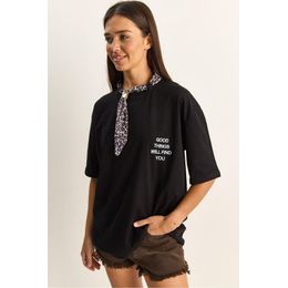 Oversized Crewneck-Print-T-Shirt mit Accessoires