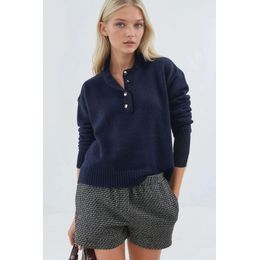 Weicher strukturierten Strickpullover mit Kn&ouml;pfen