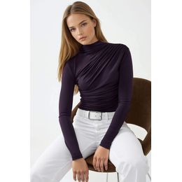 Bluse mit hohem Kragen und Drapierung_detail