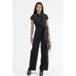 Weitgeschnittener Jumpsuit mit Knopfleiste und Hemdkragen