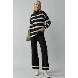 Gestreiftes Sweater- und Hosen-Strickset