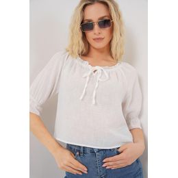 Texturierte Boot-Ausschnitt-Crop-Bluse mit Pompom-Detail