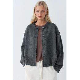 L&auml;ssiger Knopfstrick-Cardigan