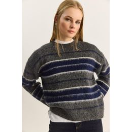 Gestreifter Strick-Pullover mit Rundhals