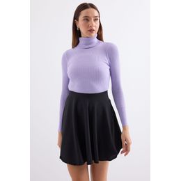 Strukturierter Rollkragen-Pullover in taillierter Form