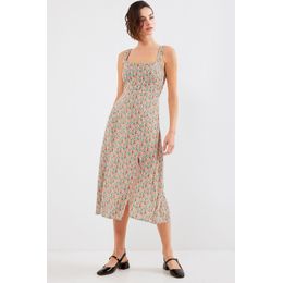 Figurbetontes Midikleid mit quadratischem Kragen und Schlitz