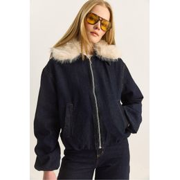 Jeansjacke mit Fake Fur-Details