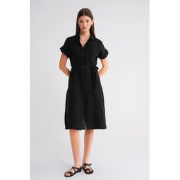 L&auml;ssig geschnittenes Midi-Kleid mit Hemdkragen und Kn&ouml;pfen
