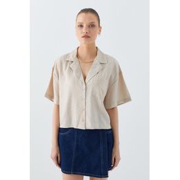L&auml;ssig geschnittenes Button-Up Cropped-Shirt mit Tasche