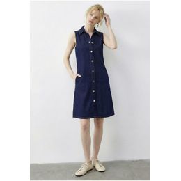 Mini-Jeanskleid mit Hemdkragen und Tasche