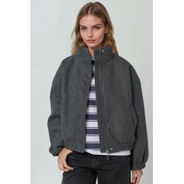 &Uuml;bergro&szlig;e Strukturierte Rollkragenjacke
