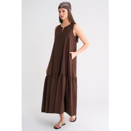 Maxikleid mit Kragen und R&uuml;schendetails