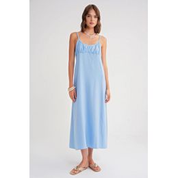 Maxikleid mit gerafftem Detail und Tr&auml;gern