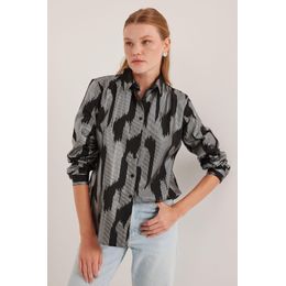 &Uuml;bergro&szlig;es gestreiftes Button-Up Hemd
