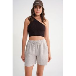 Hochgeschnittene gestreifte weite Shorts