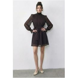 Gepunktetes Mini-Kleid mit halbem Rollkragen und G&uuml;rtel