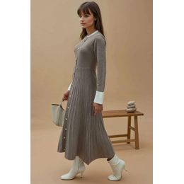 Strukturiertes Strick-Maxi-Kleid