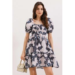 Mini-Kleid in A-Linie mit quadratischem Ausschnitt und Schleife
