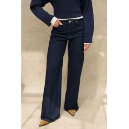 Weite Denim Jeans mit rohem Saum