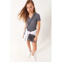 Tailliertes V-Ausschnitt Mini-Kleid