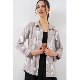 &Uuml;bergro&szlig;es gestreiftes Button-Up Hemd