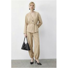 Bluse mit G&uuml;rtel und Jogginghosen Set aus zwei Teilen