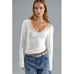 Bluse mit Spitzenverzierungen und V-Ausschnitt
