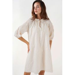 Besticktes Spitzen-Minikleid mit Bindeg&uuml;rtel