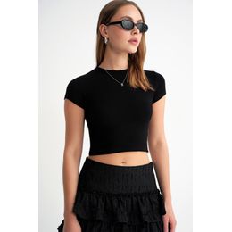 Tailliertes Crop-Strick-T-Shirt