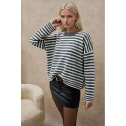 &Uuml;bergro&szlig;er gestreifter Rundhals-Pullover aus weichem Material