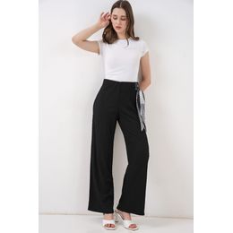 Texturierte Hose mit Schal-Detail