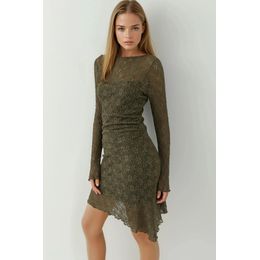 Asymmetrisches Spitzen-Minikleid mit Bootsausschnitt