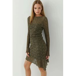 Asymmetrisches Spitzen-Minikleid mit Bootsausschnitt