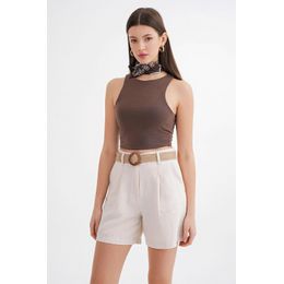 Hochgeschnittene Shorts mit G&uuml;rtel-Detail