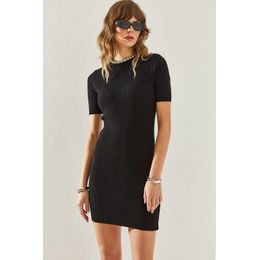 Slim Fit Strickkleid mit Rundhalsausschnitt