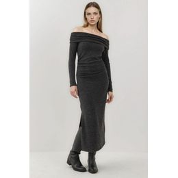 Texturiertes miederloses Midi-Kleid mit Schlitz