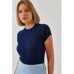 Strickpullover mit strukturierter Oberfl&auml;che und Knopfverschluss