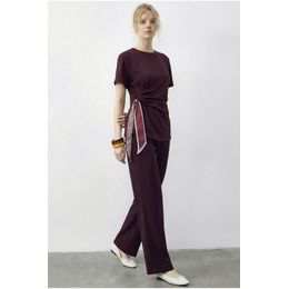T-Shirt und Hose Zwei-Teiler mit Zubeh&ouml;rdetails