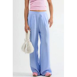 Hosen mit weitem Schnitt und Falten