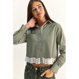 Gestreiftes Cropped-Shirt mit Knopfverschluss