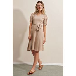 Strukturiertes V-Ausschnitt Midi-Strickkleid mit Schleife