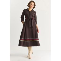 Besticktes Midi-Kleid