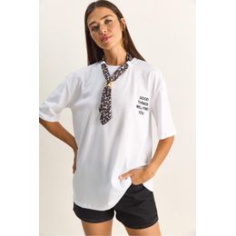 Oversized Crew-Neck-Printshirt mit Accessoires