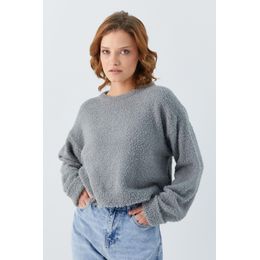Pl&uuml;schstrukturierter Crop-Strickpullover