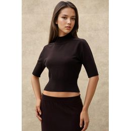 Strukturierter Turtleneck-Crop-Pullover