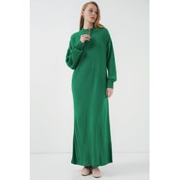 Texturiertes Strickkleid mit halbem Rollkragen und Rei&szlig;verschluss